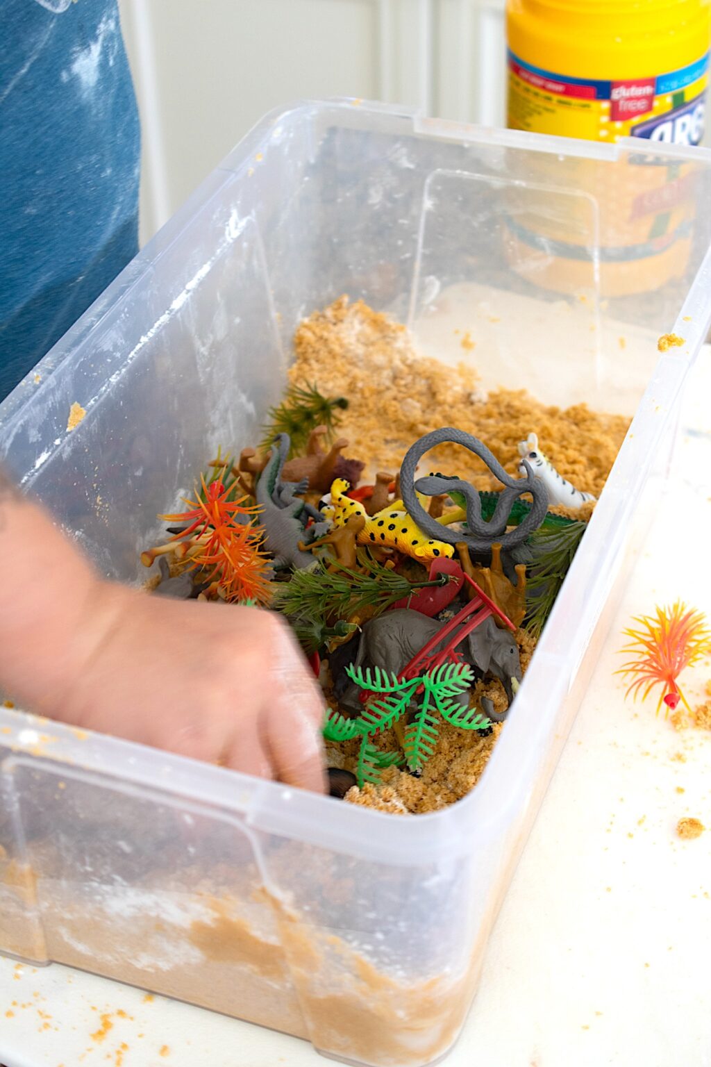 Homemade Kinetic Sand - GigglingFork.com